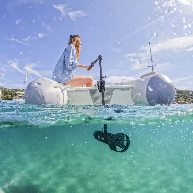 This boat engine can be used as an underwater scooter | VietValley