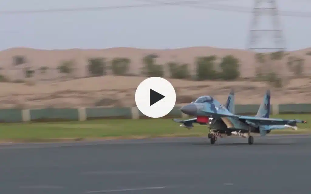 Miniature fighter jets that fly at 500 kilometers per hour | VietValley