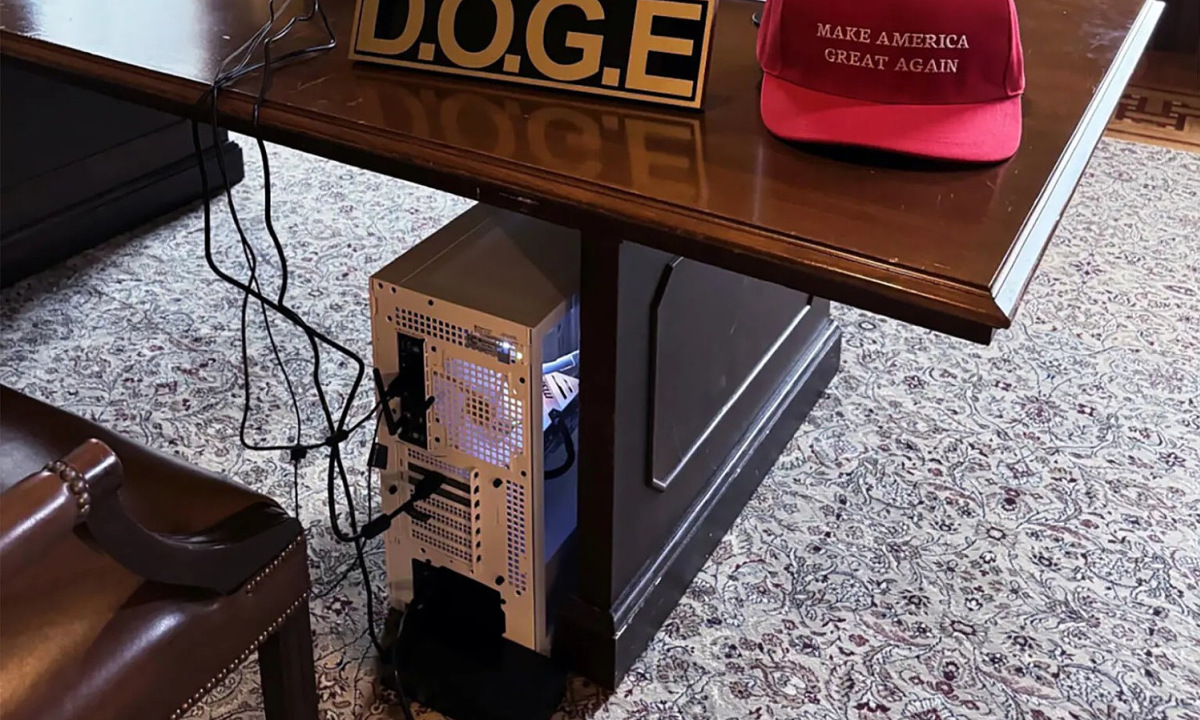 Elon Musk lắp PC chơi game tại văn phòng DOGE | VietValley