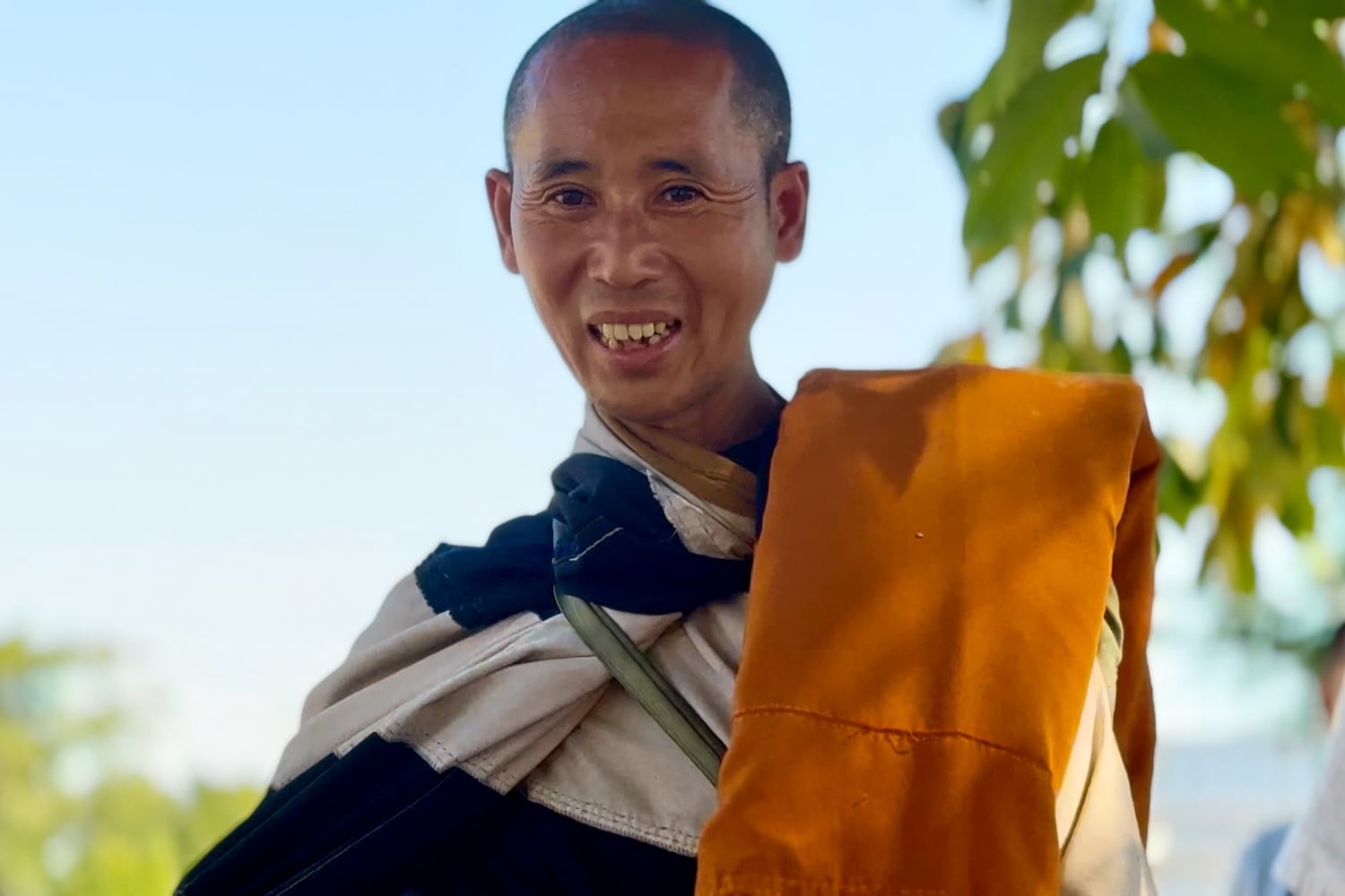 Vietnamese monk forced to cut short his walk through Sri Lanka, heads ...