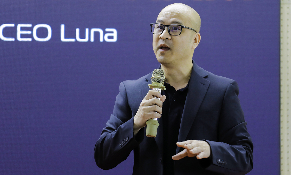 CEO Luna Base AI: Lập trình viên cấp thấp dễ bị AI thay thế | VietValley